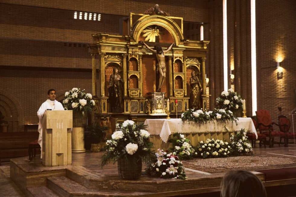 ¿Dónde hay Misas en español? - Horarios de Misa