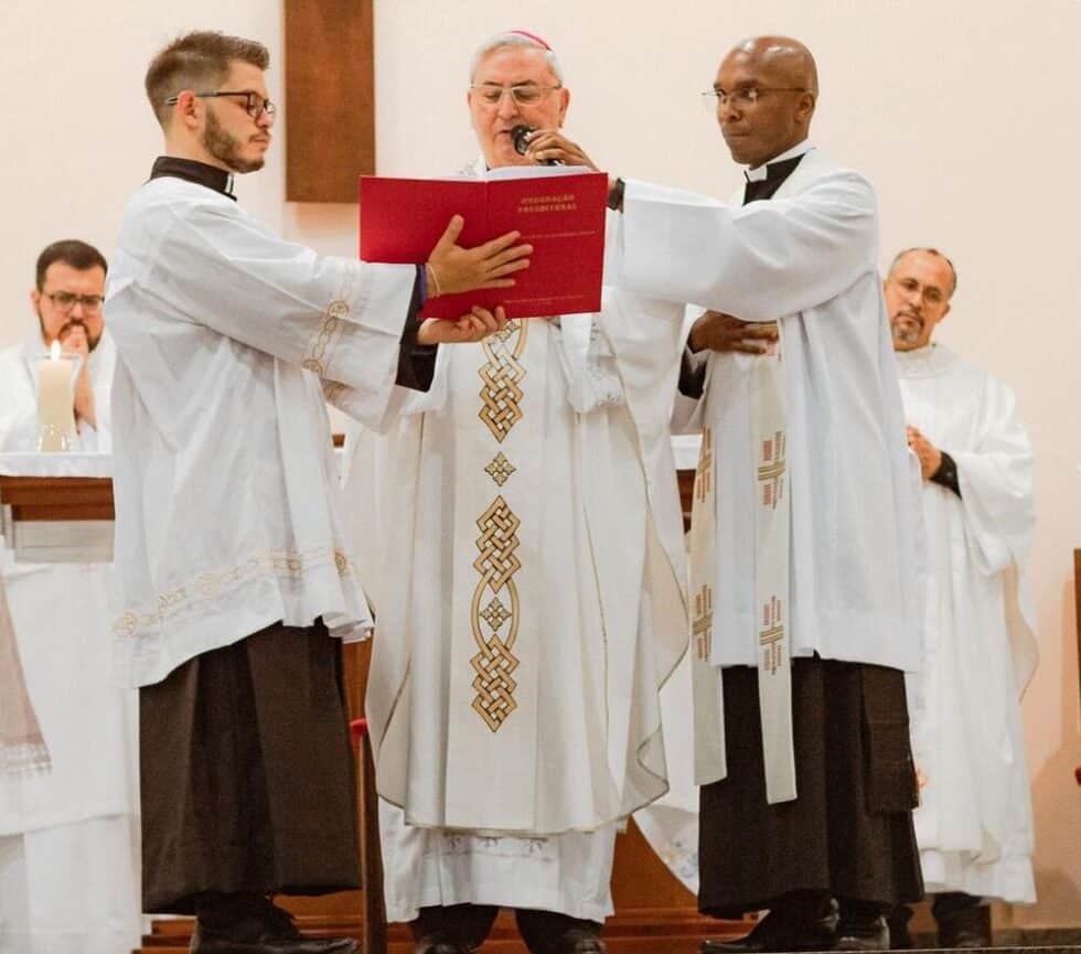 Comienza el Sacrificio: Los Ritos Iniciales de la Misa - Horarios de Misa