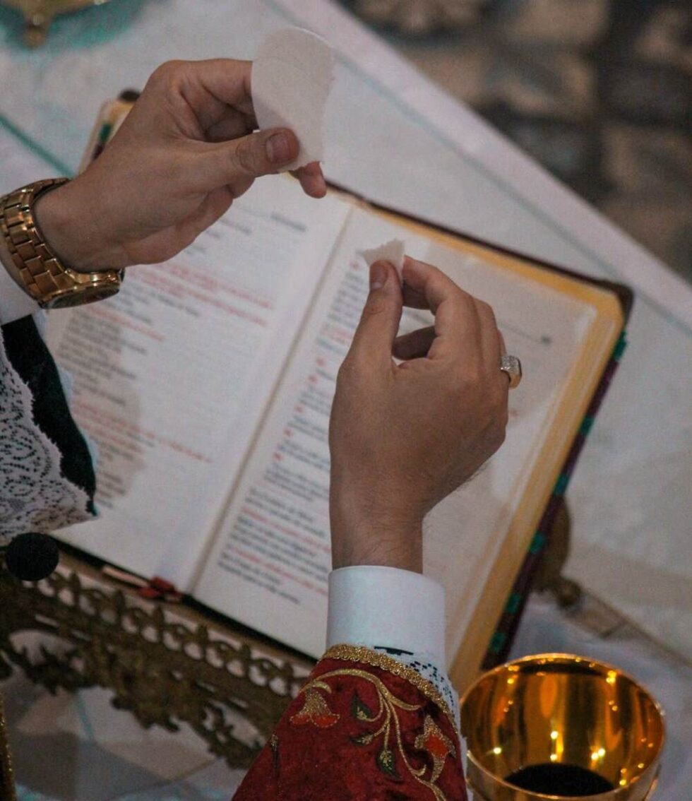 Liturgia de la Eucaristía: El Corazón de la Santa Misa - Horarios de Misa