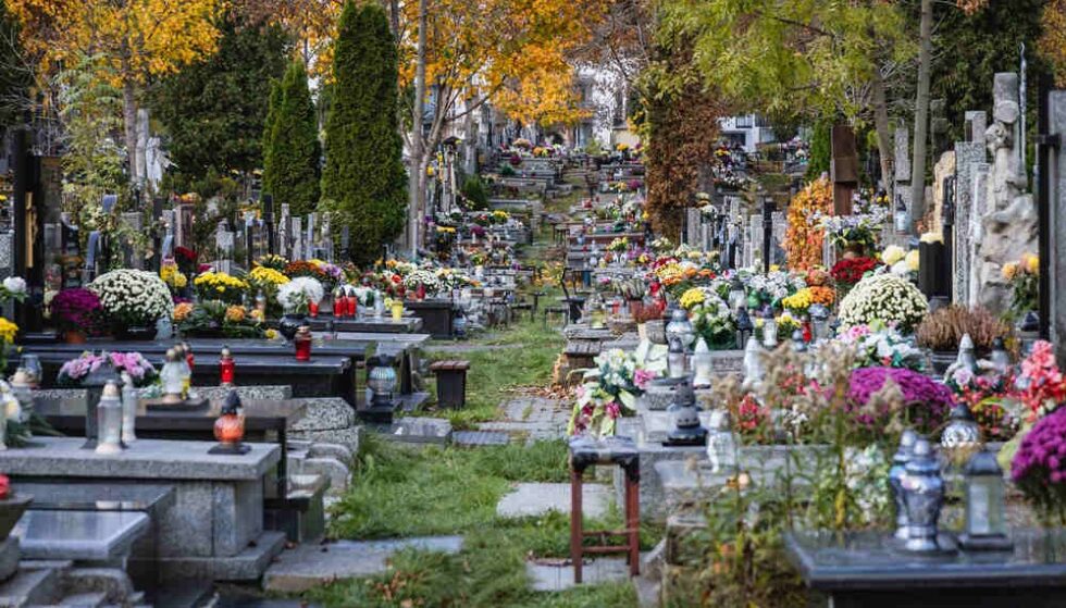 Reza 3 oraciones en el Día de los Muertos - Horarios de Misa