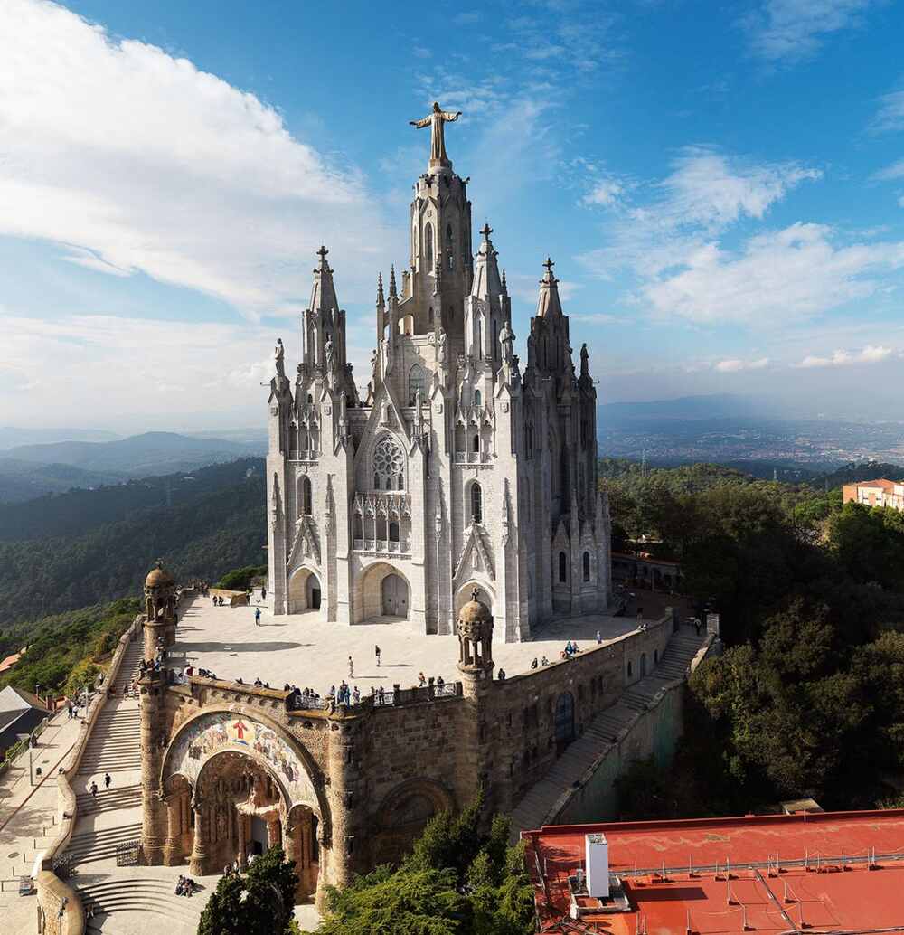 Las 9 Mejores Iglesias en Barcelona - Horarios de Misa